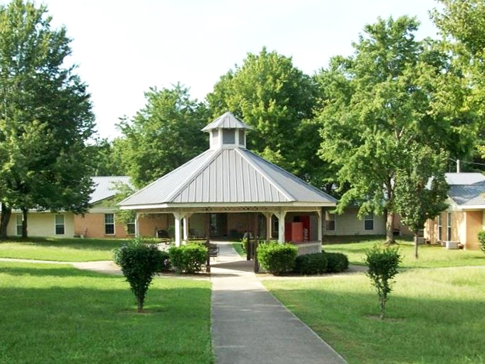Mountain living meets modern convenience in this charming Centre community's welcoming buildings.