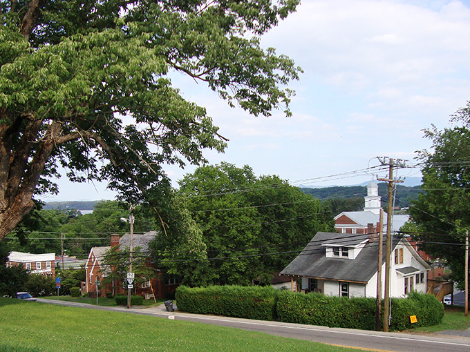 This is Dandridge's historic downtown, where white houses have witnessed generations of Tennessee life unfolding at its own pace.