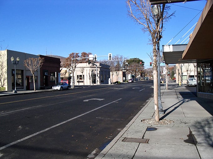 Ephrata's downtown has that "Edward Hopper painting meets small-town Washington" vibe&mdash;where brick buildings stand shoulder-to-shoulder against the brilliant blue sky.