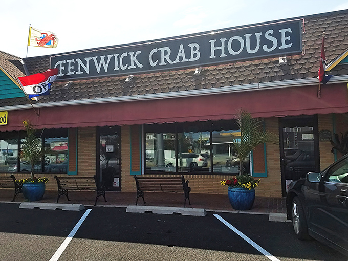 When a restaurant decorates with lobsters and crabs this boldly, they're making promises they better keep.