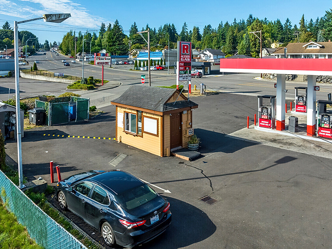 Glacier serves as the final outpost before Mount Baker wilderness. The perfect place to fuel up before heading into nature's cathedral.