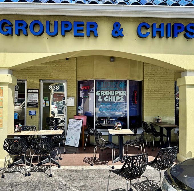 Al fresco fish and chips paradise! Those outdoor tables at Grouper & Chips invite you to savor crispy perfection under Florida skies.