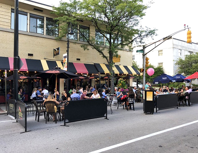 Urban seafood done right, where city convenience meets coastal quality in perfect harmony every day.