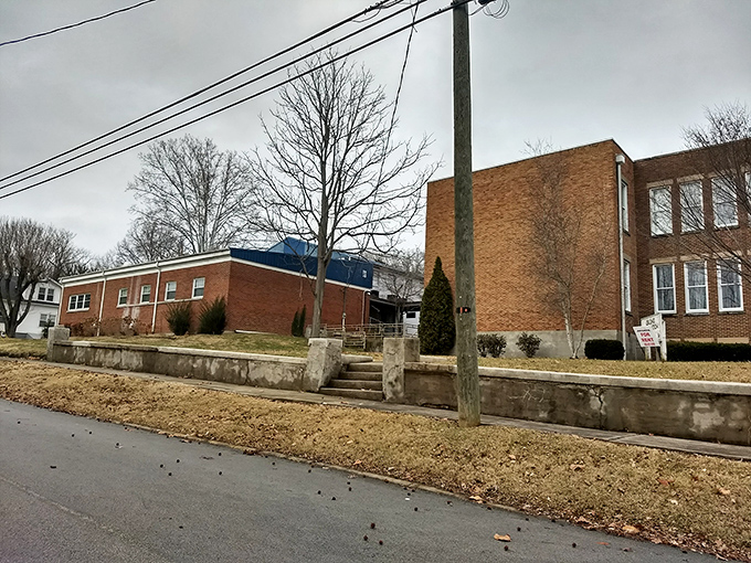 A sturdy brick throwback to mid-century design, this Irvine landmark proves right angles never go out of style.
