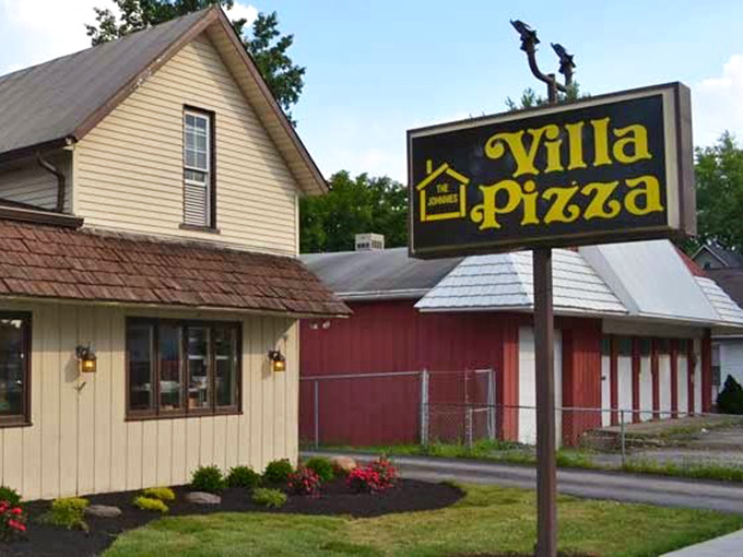 If Norman Rockwell painted pizza places, he'd start with Johnnie's Villa. Classic, timeless, and central to small-town American life.