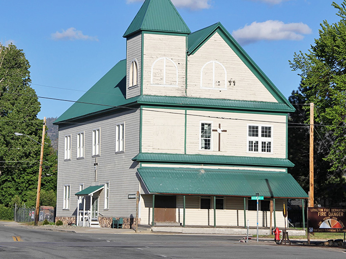 This historic building with its green roof stands as a proud reminder of Sierra Nevada's gold rush heritage.