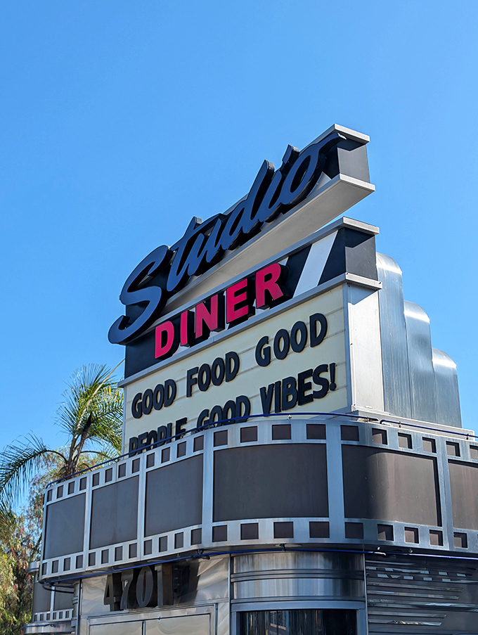 "Good food, good people, good vibes" &ndash; the marquee doesn't lie. This cinematic diner serves 24-hour breakfast worthy of an Oscar.
