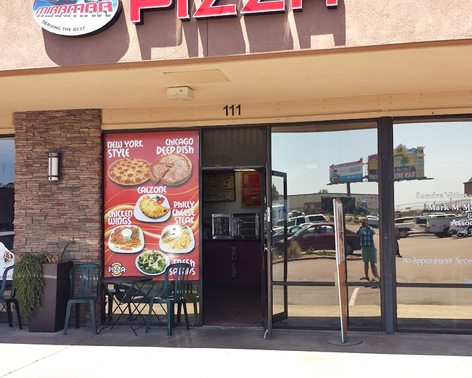 San Diego sunshine and great pizza - this Miramar location delivers both with that welcoming contemporary design. 