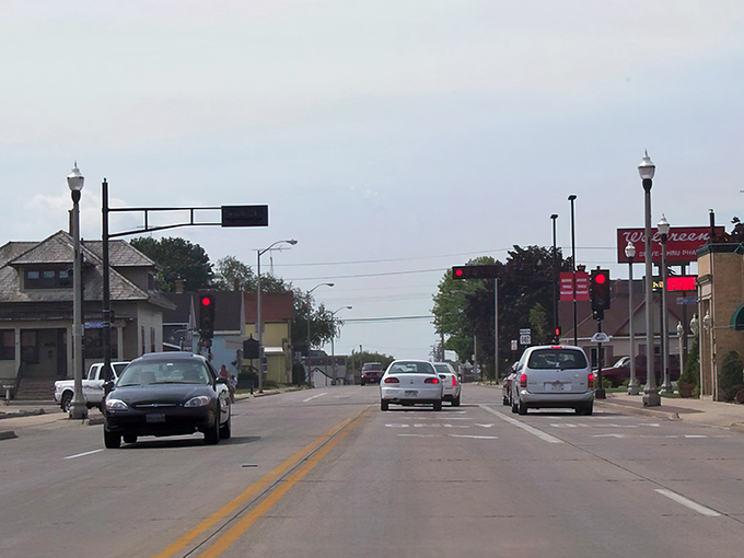 Traffic lights and tree-lined streets guide you gently through this lakeside community's welcoming downtown district.