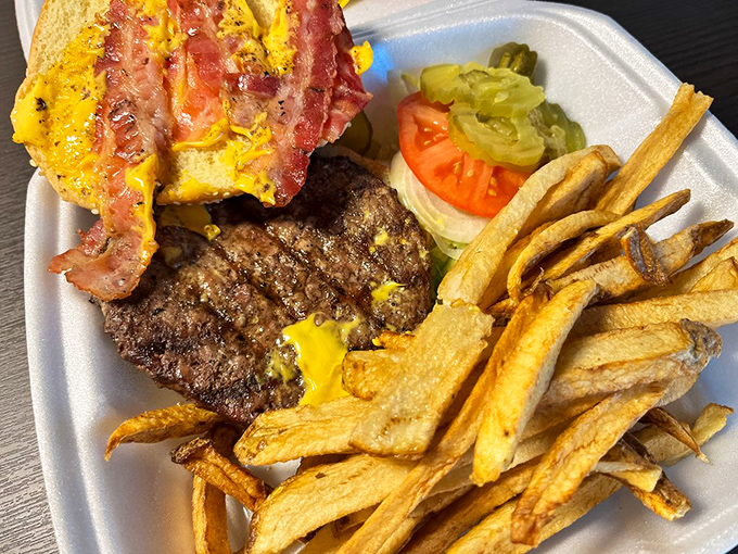 The bacon cheeseburger arrives like a celebrity &ndash; commanding attention, making promises it absolutely keeps, and leaving you wanting more.