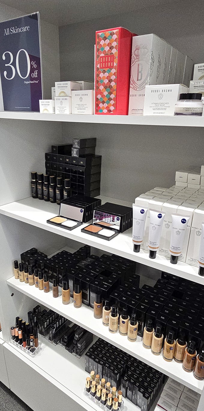 Bobbi Brown cosmetics at outlet prices: proof that looking like a million bucks doesn't have to cost nearly that much.