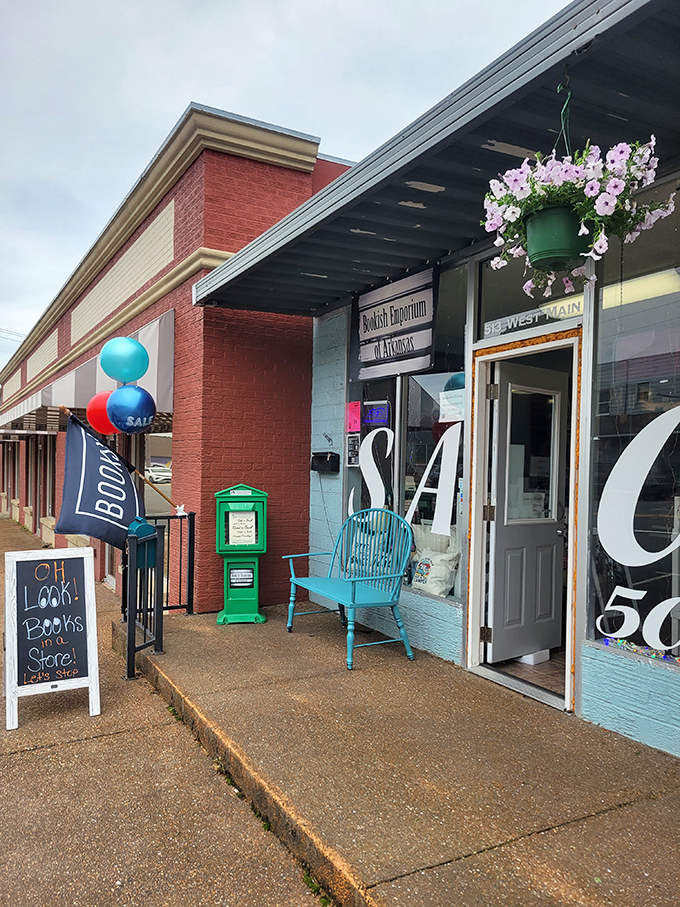 The rocky shoreline of Greers Ferry Lake creates natural diving boards and sunbathing platforms, nature's answer to the country club you no longer need to join. 