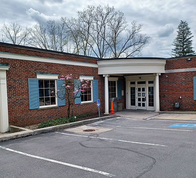 Even municipal buildings get the charm treatment in Chagrin Falls, where blue shutters and flowering trees make running errands feel surprisingly civilized.