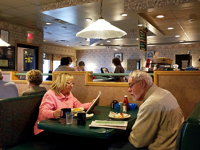 Every great breakfast spot needs its regulars&mdash;the newspaper-reading, coffee-sipping folks who've turned morning meals into a cherished ritual.