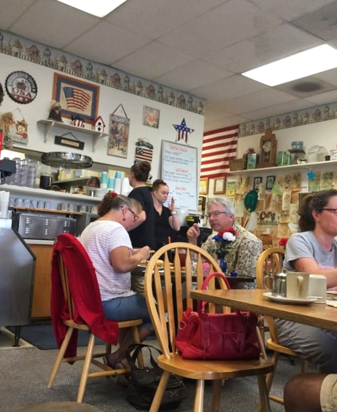 Local diners filling every table is always the best review any restaurant could ask for, no marketing needed here.