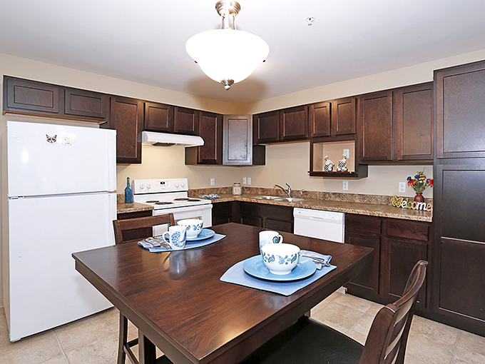 Full kitchens mean independence remains on the menu, whether you're whipping up family recipes or just arranging takeout on those fancy plates.