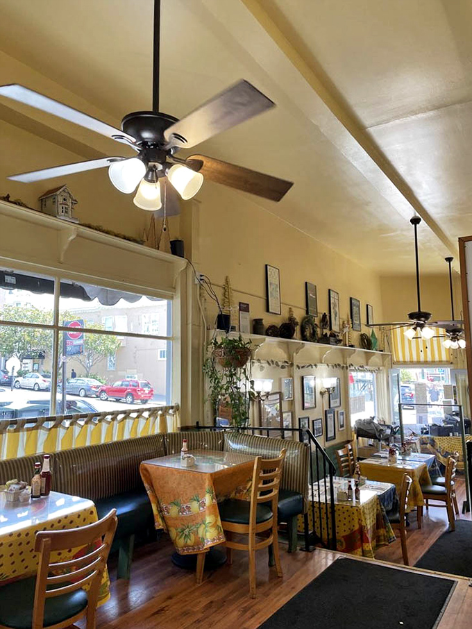 The dining room feels like breakfast at a favorite aunt's house&mdash;if your aunt happened to be a culinary genius.