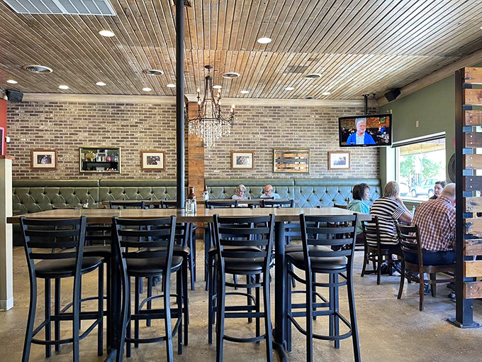 The dining area feels like the living room of that friend who's somehow both sophisticated and completely down-to-earth. Note the perfect mood lighting.
