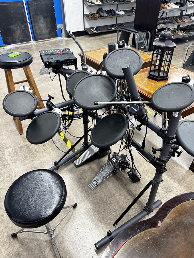 Someone's abandoned rock star dreams can become your new hobby. This electronic drum kit promises neighbors-friendly percussion at a fraction of retail price.