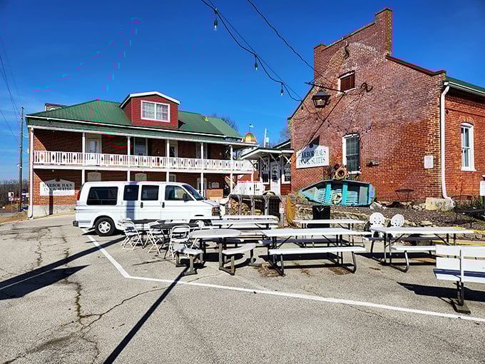 Harbor Haus Inn offers riverside accommodations with a touch of rustic charm. Outdoor seating awaits visitors ready to enjoy Missouri's natural beauty.