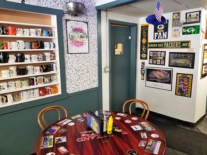 The Green Bay Packers memorabilia and collection of mugs create that "someone's cool basement" vibe that makes you instantly comfortable, even as a first-timer.