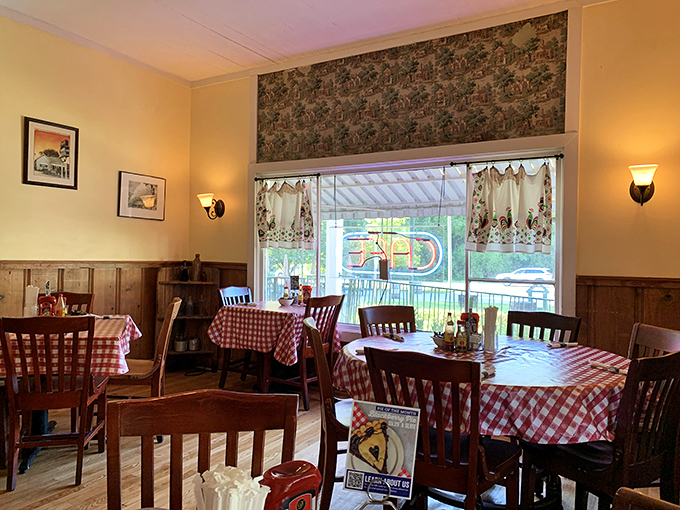 Another dining room angle shows why you'll want to arrive hungry and leave happy, possibly waddling slightly.