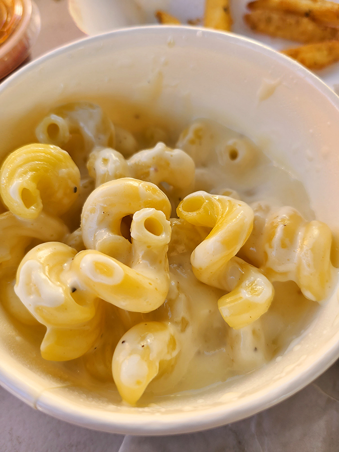 Mac and cheese that achieves that perfect balance between creamy and cheesy&mdash;comfort food that makes you want to hug the chef.