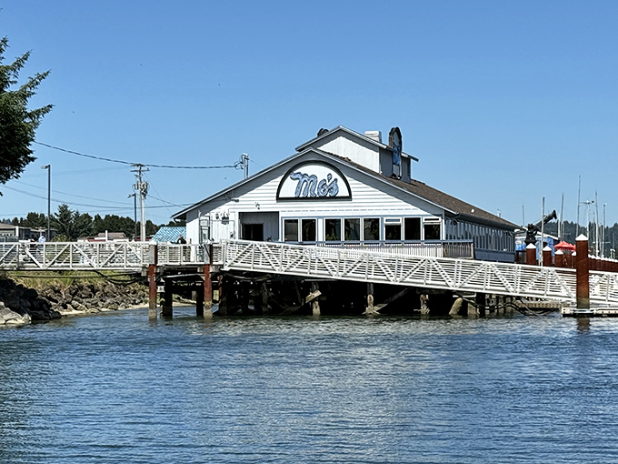 Mo's legendary seafood perches over the water like a seagull eyeing your lunch &ndash; except here, sharing is encouraged and delicious.