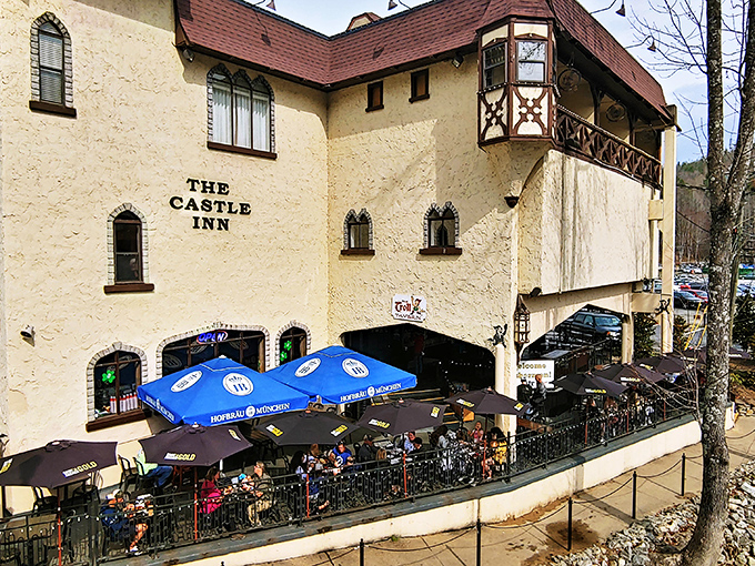 Outdoor dining at The Castle Inn lets you enjoy German cuisine while watching the river flow lazily by.