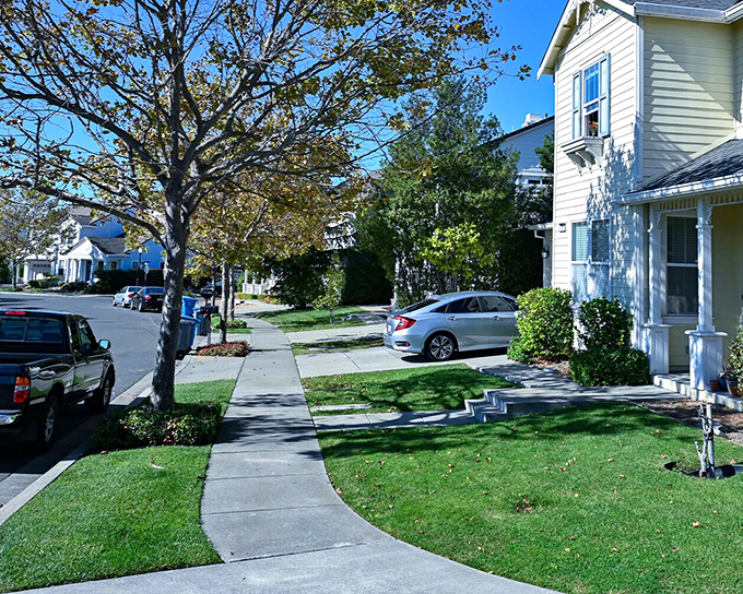 Tree-lined streets with well-maintained sidewalks make daily walks a pleasure rather than a chore. Retirement should look this inviting!