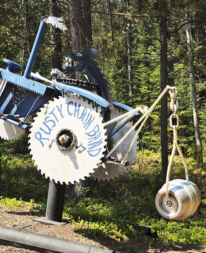 The "Rusty Chain Band" proves that musical talent never dies&mdash;it just oxidizes. This metallic musician has been hitting the same note for years.