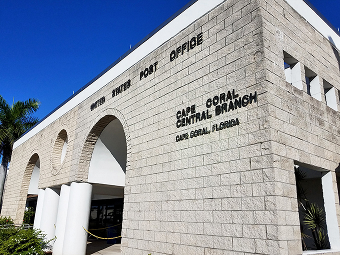 The post office architecture suggests someone said, "Make it look governmental but with a Florida twist." Mission accomplished.