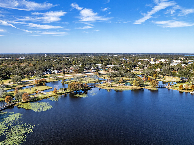 Venetian Gardens Park delivers postcard-worthy views where water, sky, and greenspace create nature's perfect trifecta for afternoon wandering.
