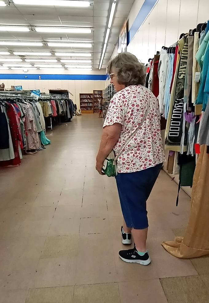 Real shoppers browse real deals &ndash; no actors were hired to make this place look popular.