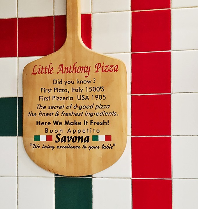 "The secret of good pizza: the finest & freshest ingredients" &ndash; a philosophy displayed proudly on their decorative wooden pizza peel.