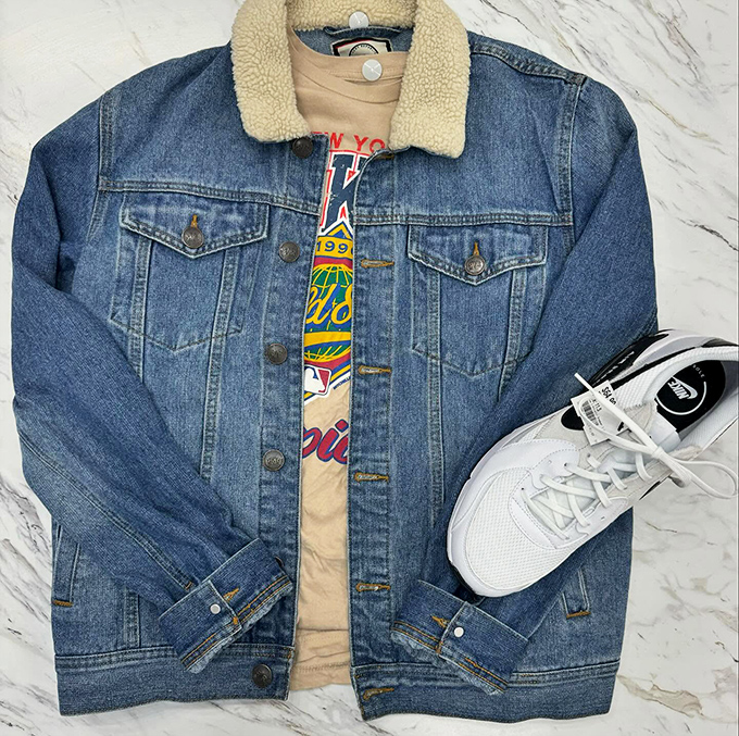 This sherpa-lined denim jacket and vintage tee combo is just waiting to make someone look effortlessly cool for less than a fancy dinner.