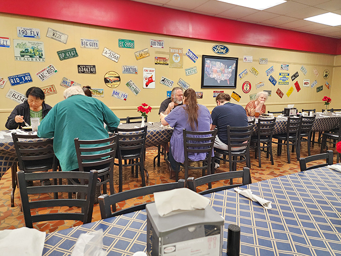 Red walls, checkered tablecloths, and license plates create the perfect backdrop for serious eating. No Instagram filters needed here.