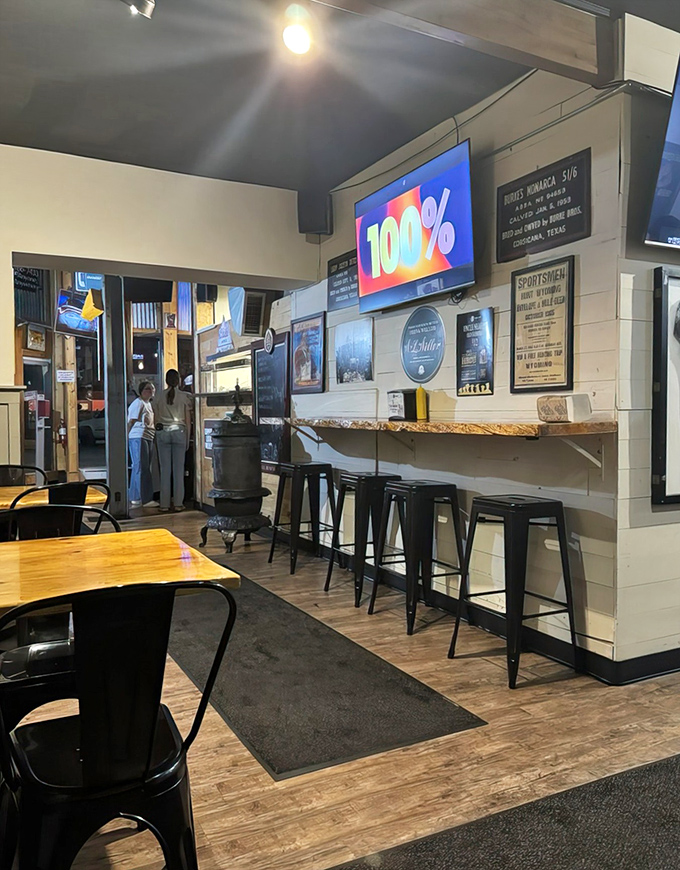 Where sports dreams and hunger pangs find common ground. The minimalist interior lets the food and camaraderie take center stage.