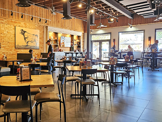 The dining room buzzes with the happy sounds of people having religious experiences with smoked meat. Notice the pig artwork &ndash; a respectful nod to the noble sacrifice.