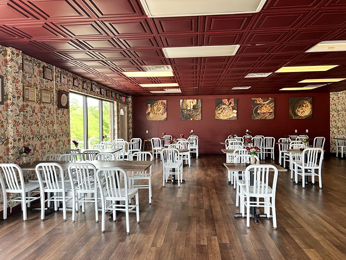 The dining room offers a cheerful, no-nonsense setting for serious pie consumption. Red ceilings and floral wallpaper create grandma's-house vibes.
