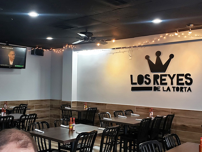 The dining room's crown logo reminds you these are indeed the "kings of tortas." Simple, clean, and ready for the next wave of hungry subjects.