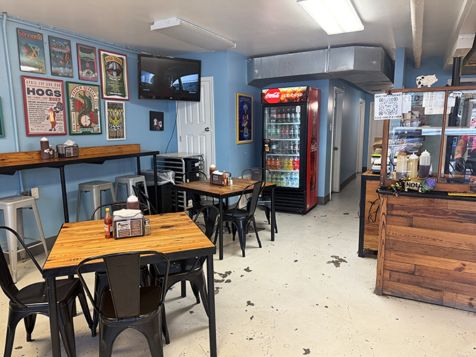 Simple tables, metal chairs, and blue walls create the perfect stage where the real stars &ndash; those smoked meats &ndash; can shine.