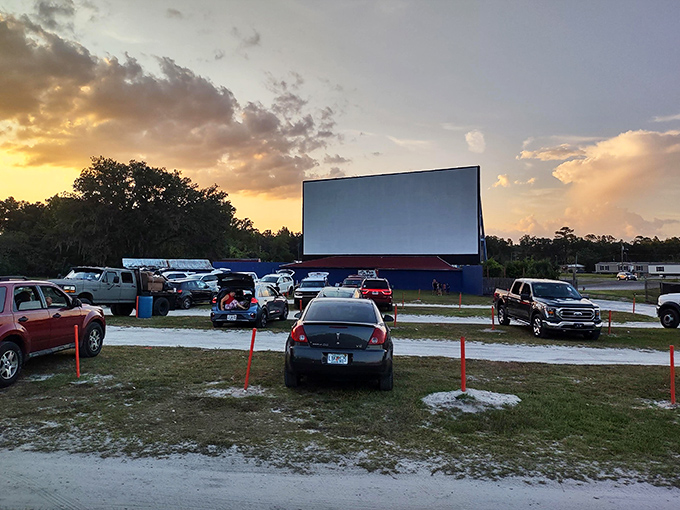 Twilight transforms this place into something straight out of an American dream.