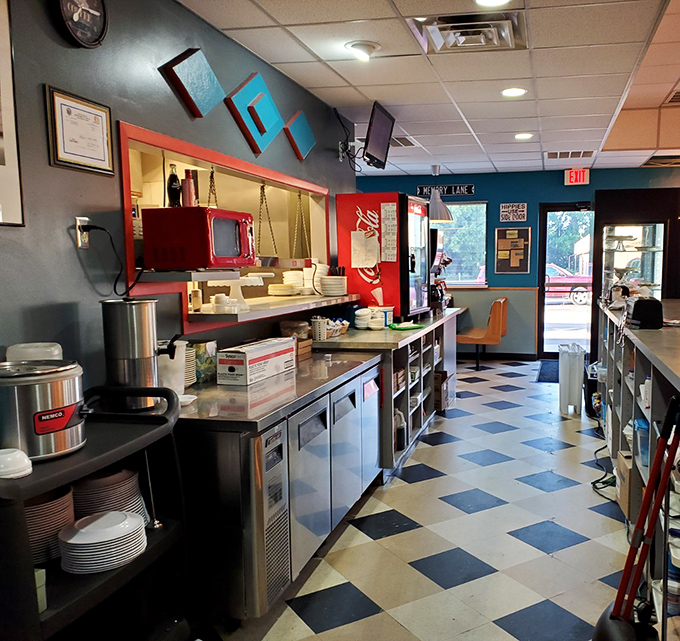Even the exit view tempts you to stay longer, with that classic diner counter promising one more cup of coffee before you go.