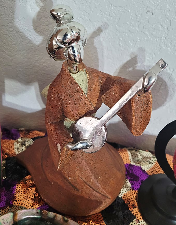 This metallic musician figurine proves one shopper's castoff is another's mantelpiece masterpiece. He's been waiting to serenade your living room.