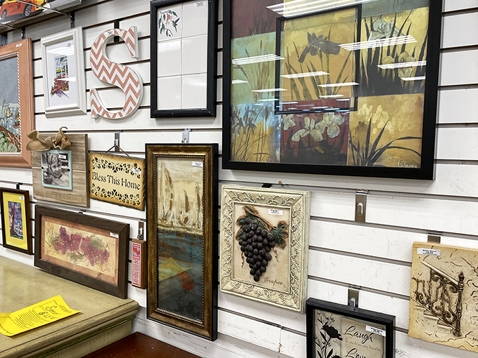 Frame gallery that would make any Pinterest board jealous. That chevron "S" is practically begging to personalize someone's entryway.