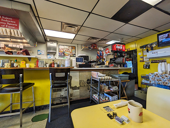 Sunny yellow walls and no-nonsense counter service create that rare atmosphere where both politicians and plumbers feel equally at home.