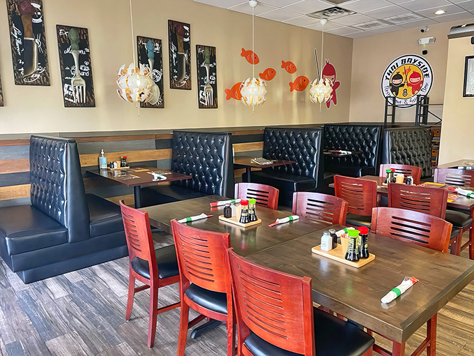 Cozy booths and simple d&eacute;cor let you focus on what matters&mdash;the food. Those pendant lights add just enough atmosphere.