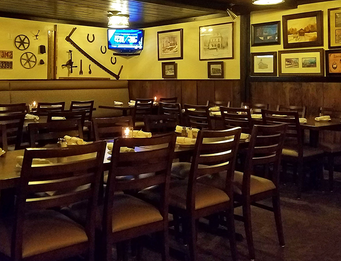 The dining room's farm implements and rustic d&eacute;cor tell stories of Ohio's agricultural heritage, while comfortable seating invites you to create new tales of your own.