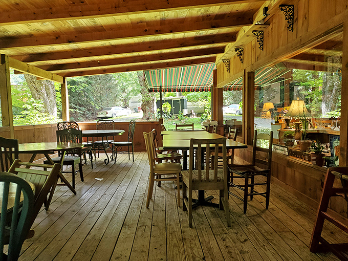 Dining al fresco with nature as your backdrop&mdash;because barbecue tastes even better with a side of fresh mountain air.